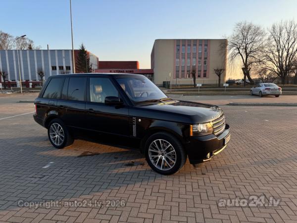Melns Land Rover Range Rover 2010 Cēsis, ar dzinēja tilpumu 3.60 L un nobraukumu 282 tūkst. km par 15300 €, foto 2 vietnē AUTOMOTO.COM.LV