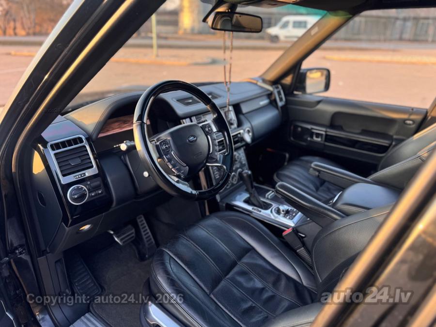 Melns Land Rover Range Rover 2010 Cēsis, ar dzinēja tilpumu 3.60 L un nobraukumu 282 tūkst. km par 15300 €, foto 8 vietnē AUTOMOTO.COM.LV