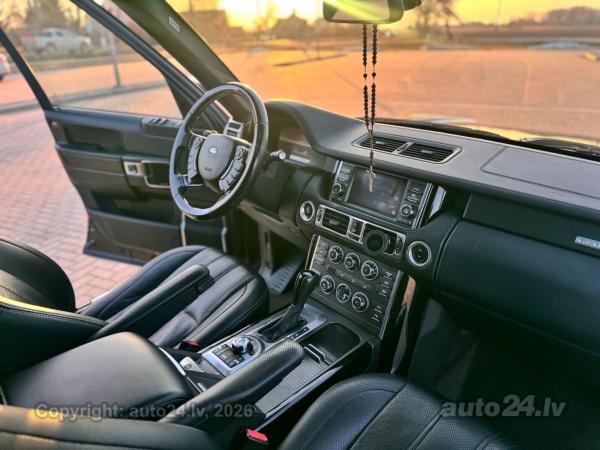 Melns Land Rover Range Rover 2010 Cēsis, ar dzinēja tilpumu 3.60 L un nobraukumu 282 tūkst. km par 15300 €, foto 8 vietnē AUTOMOTO.COM.LV