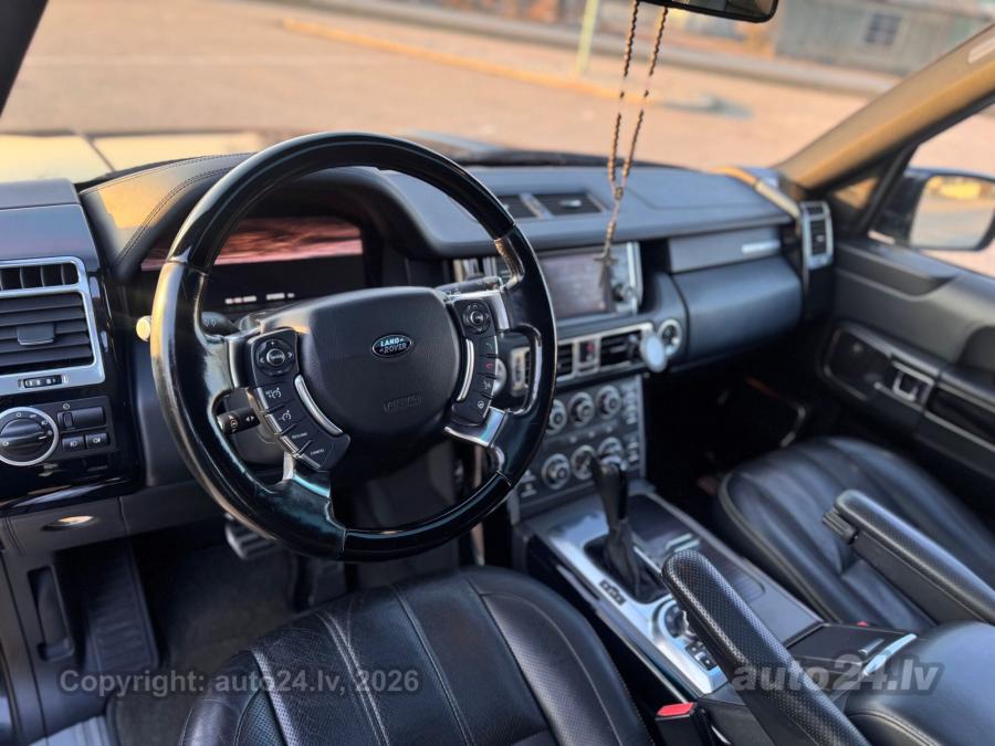 Melns Land Rover Range Rover 2010 Cēsis, ar dzinēja tilpumu 3.60 L un nobraukumu 282 tūkst. km par 15300 €, foto 10 vietnē AUTOMOTO.COM.LV