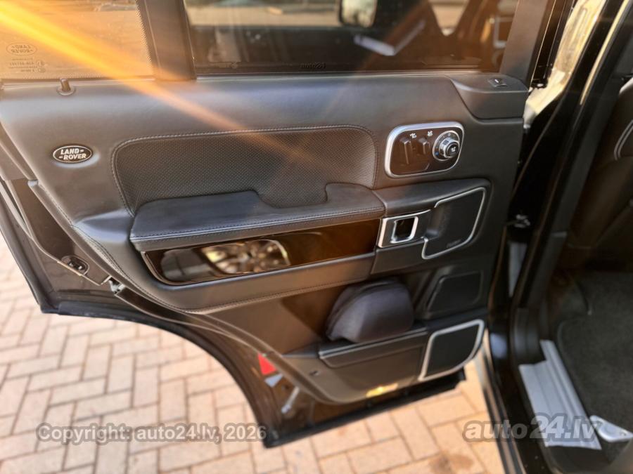 Melns Land Rover Range Rover 2010 Cēsis, ar dzinēja tilpumu 3.60 L un nobraukumu 282 tūkst. km par 15300 €, foto 14 vietnē AUTOMOTO.COM.LV
