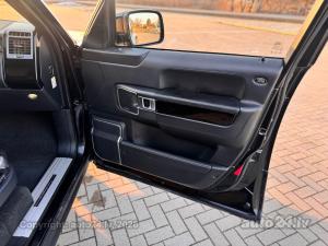 Melns Land Rover Range Rover 2010 Cēsis, ar dzinēja tilpumu 3.60 L un nobraukumu 282 tūkst. km par 15300 €, foto 15 vietnē AUTOMOTO.COM.LV
