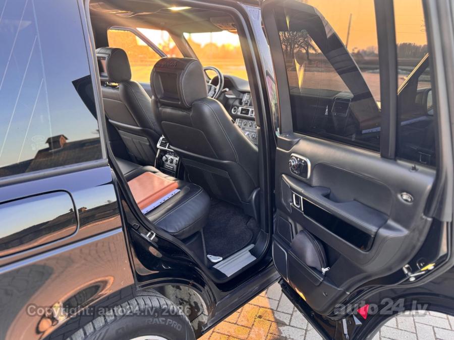 Melns Land Rover Range Rover 2010 Cēsis, ar dzinēja tilpumu 3.60 L un nobraukumu 282 tūkst. km par 15300 €, foto 19 vietnē AUTOMOTO.COM.LV