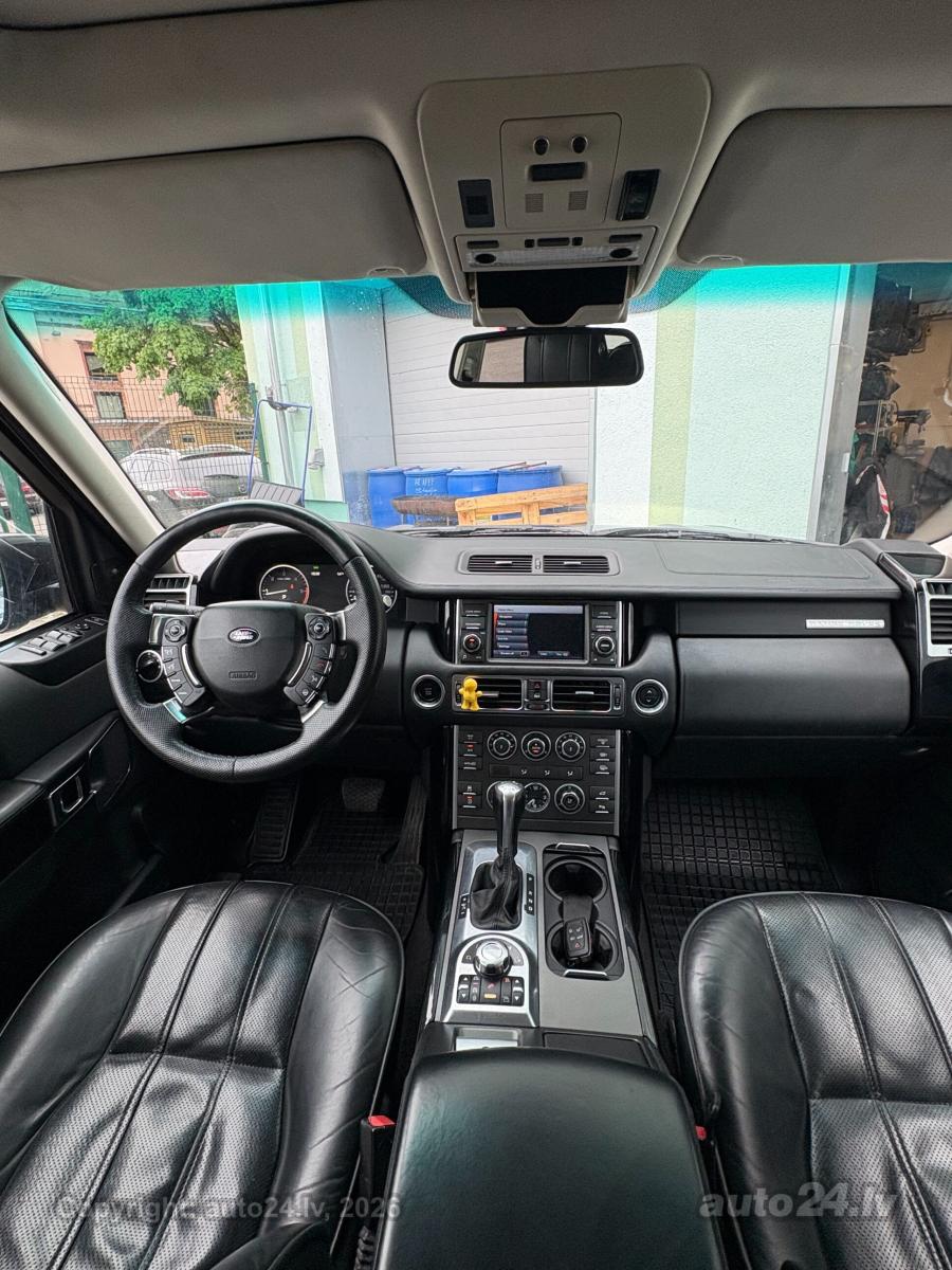 Melns Land Rover Range Rover 2010 Tartu, ar dzinēja tilpumu 3.60 L un nobraukumu 318 tūkst. km par 11599 €, foto 8 vietnē AUTOMOTO.COM.LV