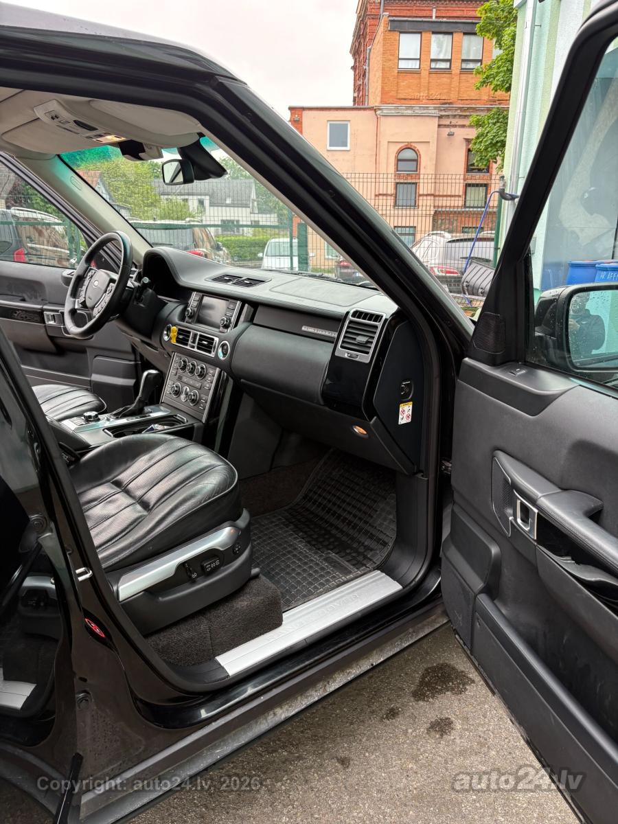 Melns Land Rover Range Rover 2010 Tartu, ar dzinēja tilpumu 3.60 L un nobraukumu 318 tūkst. km par 11599 €, foto 10 vietnē AUTOMOTO.COM.LV