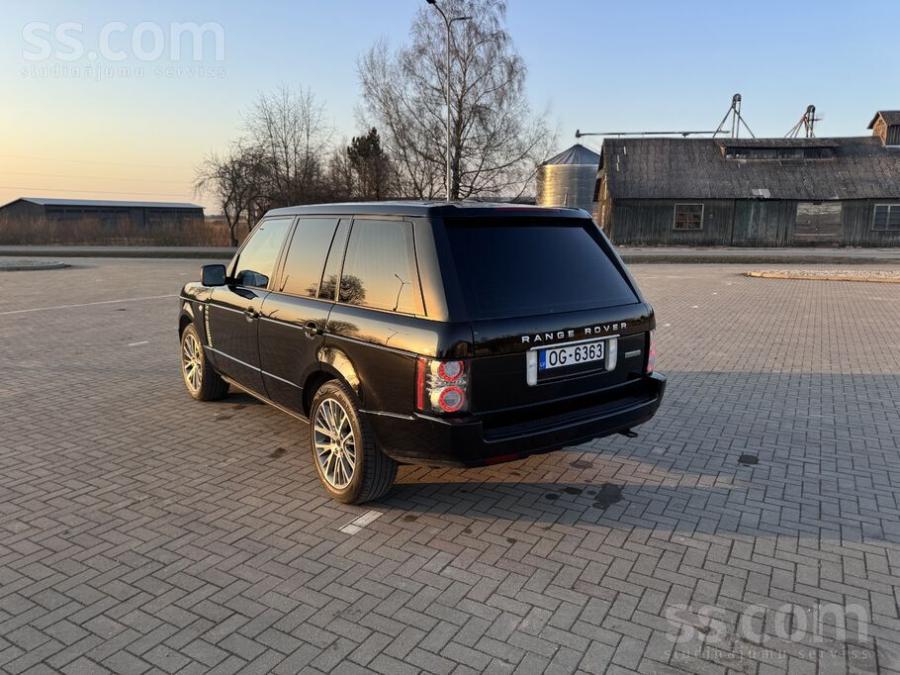 Melns Land Rover Range Rover 2010 Cēsis, ar dzinēja tilpumu 3.60 L un nobraukumu 272 tūkst. km par 14700 €, foto 8 vietnē AUTOMOTO.COM.LV