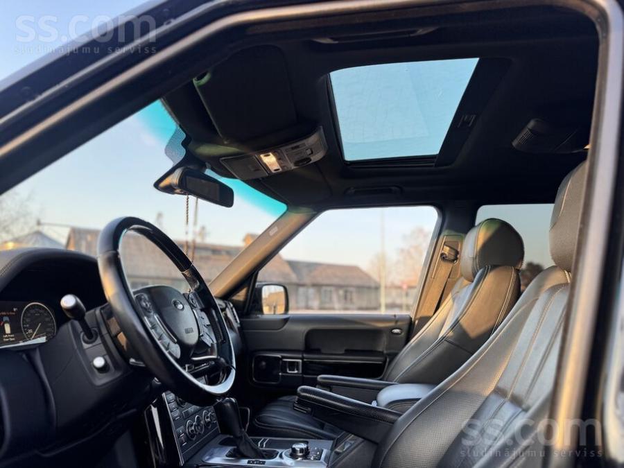 Melns Land Rover Range Rover 2010 Cēsis, ar dzinēja tilpumu 3.60 L un nobraukumu 272 tūkst. km par 14700 €, foto 15 vietnē AUTOMOTO.COM.LV