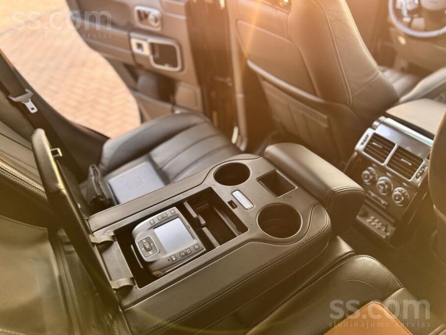 Melns Land Rover Range Rover 2010 Cēsis, ar dzinēja tilpumu 3.60 L un nobraukumu 272 tūkst. km par 14700 €, foto 18 vietnē AUTOMOTO.COM.LV