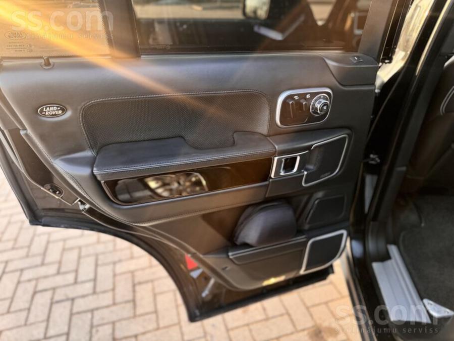 Melns Land Rover Range Rover 2010 Cēsis, ar dzinēja tilpumu 3.60 L un nobraukumu 272 tūkst. km par 14700 €, foto 21 vietnē AUTOMOTO.COM.LV