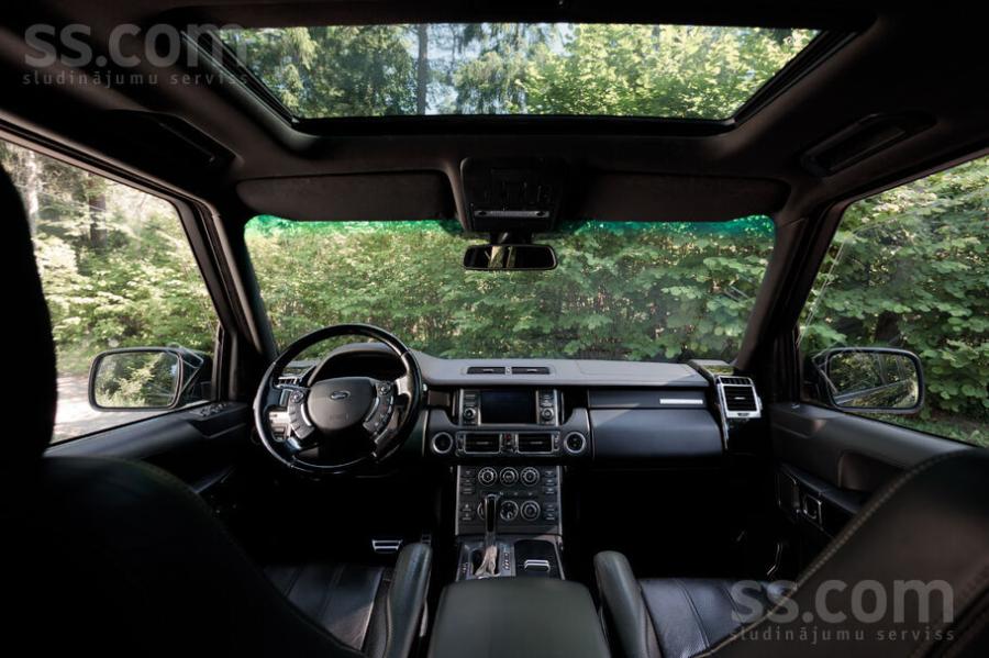 Melns Land Rover Range Rover 2010 Cēsis, ar dzinēja tilpumu 3.60 L un nobraukumu 272 tūkst. km par 18000 €, foto 12 vietnē AUTOMOTO.COM.LV