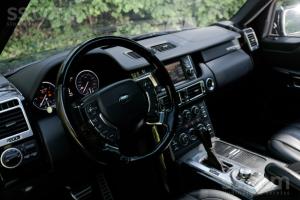 Melns Land Rover Range Rover 2010 Cēsis, ar dzinēja tilpumu 3.60 L un nobraukumu 272 tūkst. km par 18000 €, foto 15 vietnē AUTOMOTO.COM.LV