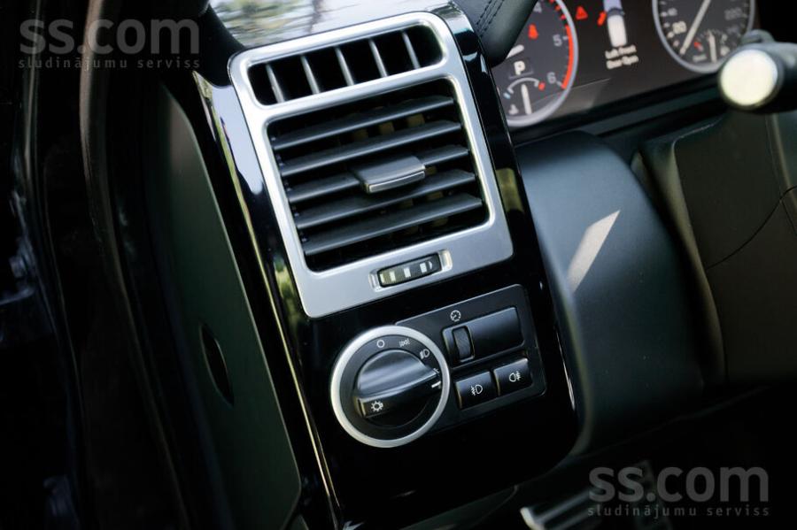 Melns Land Rover Range Rover 2010 Cēsis, ar dzinēja tilpumu 3.60 L un nobraukumu 272 tūkst. km par 18000 €, foto 16 vietnē AUTOMOTO.COM.LV