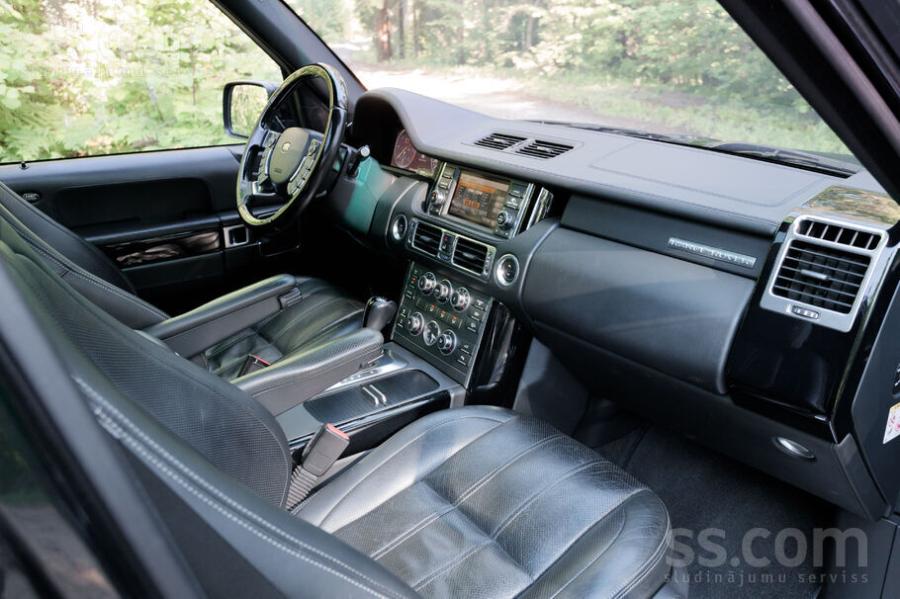 Melns Land Rover Range Rover 2010 Cēsis, ar dzinēja tilpumu 3.60 L un nobraukumu 272 tūkst. km par 18000 €, foto 30 vietnē AUTOMOTO.COM.LV