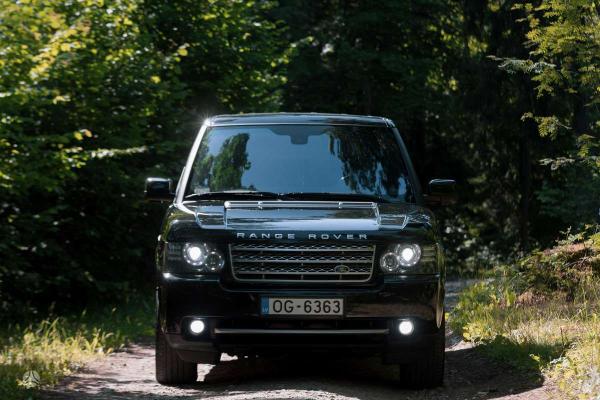 Black Land Rover Range Rover 2010 in Cesis, with an engine capacity of 3.60 L and mileage of 273 thousand km for 14700 €, photo 3 on AUTOMOTO.COM.LV