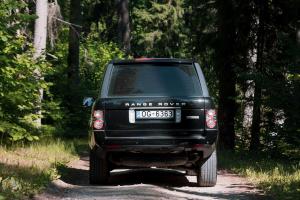 Melns Land Rover Range Rover 2010 Cēsis, ar dzinēja tilpumu 3.60 L un nobraukumu 273 tūkst. km par 14700 €, foto 6 vietnē AUTOMOTO.COM.LV