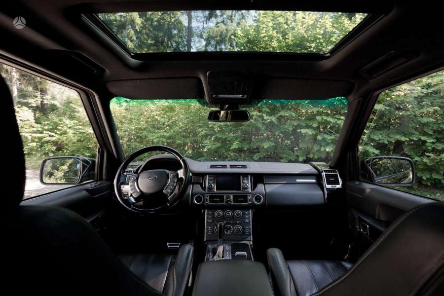 Melns Land Rover Range Rover 2010 Cēsis, ar dzinēja tilpumu 3.60 L un nobraukumu 273 tūkst. km par 14700 €, foto 14 vietnē AUTOMOTO.COM.LV