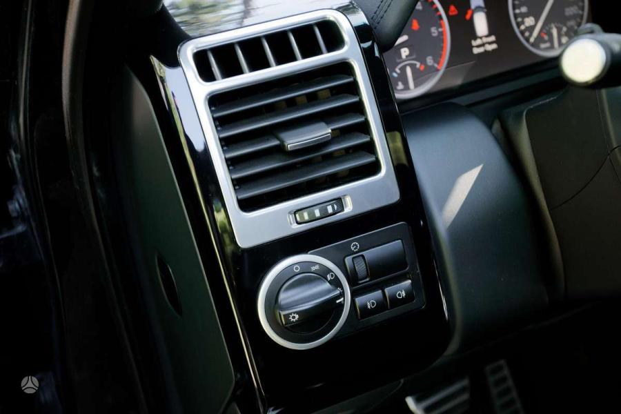 Melns Land Rover Range Rover 2010 Cēsis, ar dzinēja tilpumu 3.60 L un nobraukumu 273 tūkst. km par 14700 €, foto 17 vietnē AUTOMOTO.COM.LV