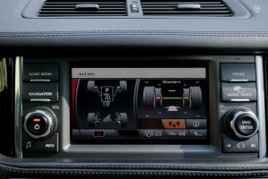 Melns Land Rover Range Rover 2010 Cēsis, ar dzinēja tilpumu 3.60 L un nobraukumu 273 tūkst. km par 14700 €, foto 19 vietnē AUTOMOTO.COM.LV