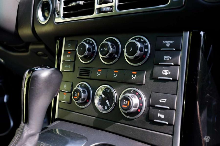 Melns Land Rover Range Rover 2010 Cēsis, ar dzinēja tilpumu 3.60 L un nobraukumu 273 tūkst. km par 14700 €, foto 20 vietnē AUTOMOTO.COM.LV