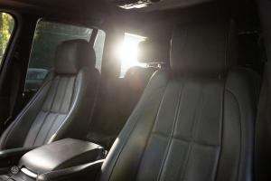 Melns Land Rover Range Rover 2010 Cēsis, ar dzinēja tilpumu 3.60 L un nobraukumu 273 tūkst. km par 14700 €, foto 22 vietnē AUTOMOTO.COM.LV
