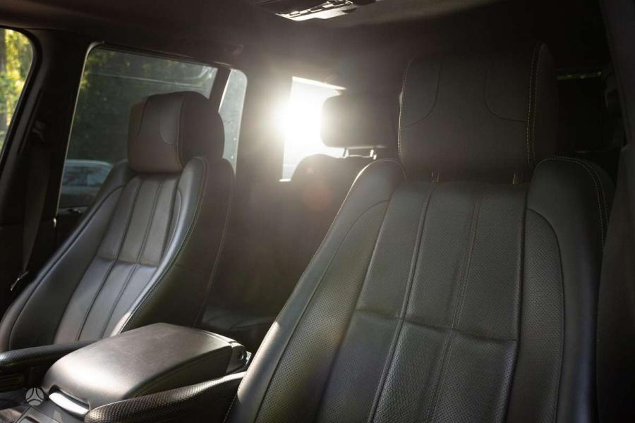 Melns Land Rover Range Rover 2010 Cēsis, ar dzinēja tilpumu 3.60 L un nobraukumu 273 tūkst. km par 14700 €, foto 22 vietnē AUTOMOTO.COM.LV