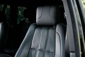 Melns Land Rover Range Rover 2010 Cēsis, ar dzinēja tilpumu 3.60 L un nobraukumu 273 tūkst. km par 14700 €, foto 23 vietnē AUTOMOTO.COM.LV