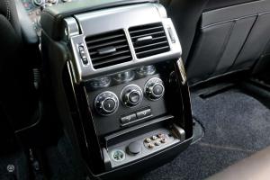 Melns Land Rover Range Rover 2010 Cēsis, ar dzinēja tilpumu 3.60 L un nobraukumu 273 tūkst. km par 14700 €, foto 30 vietnē AUTOMOTO.COM.LV