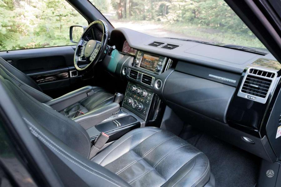 Melns Land Rover Range Rover 2010 Cēsis, ar dzinēja tilpumu 3.60 L un nobraukumu 273 tūkst. km par 14700 €, foto 31 vietnē AUTOMOTO.COM.LV