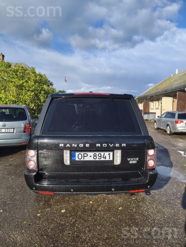 Black Land Rover Range Rover 2010 in Jelgava, with an engine capacity of 4.40 L and mileage of 230 thousand km for 5000 €, photo 4 on AUTOMOTO.COM.LV