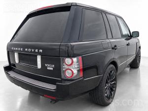 Melns Land Rover Range Rover 2010 Tukums, ar dzinēja tilpumu 3.60 L un nobraukumu 226 tūkst. km par 18800 €, foto 4 vietnē AUTOMOTO.COM.LV