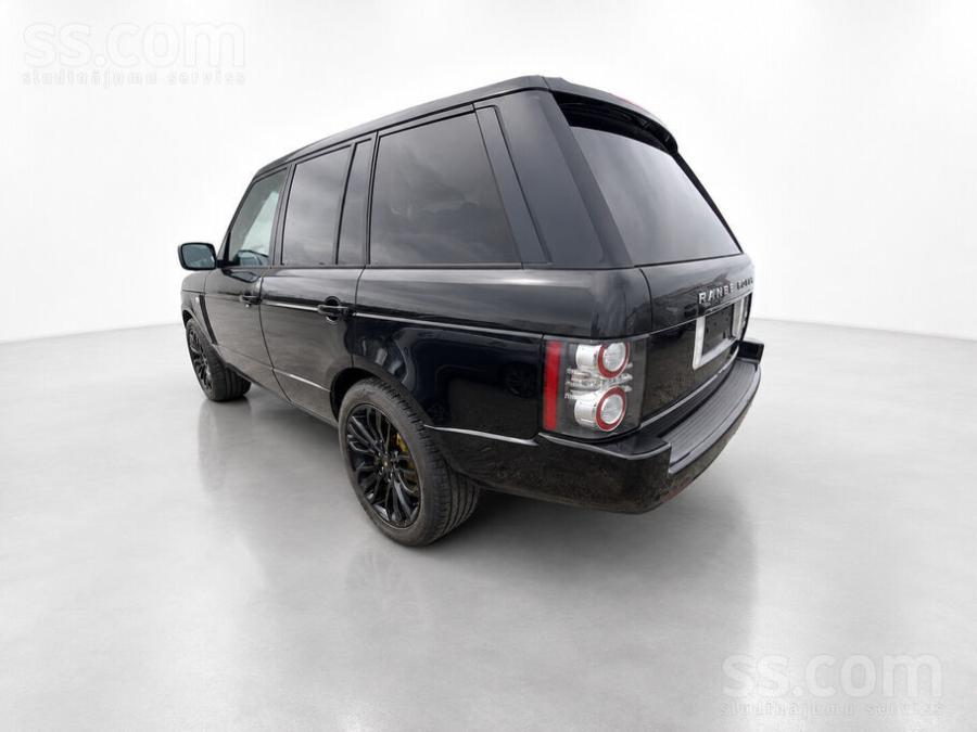 Melns Land Rover Range Rover 2010 Tukums, ar dzinēja tilpumu 3.60 L un nobraukumu 226 tūkst. km par 18800 €, foto 5 vietnē AUTOMOTO.COM.LV