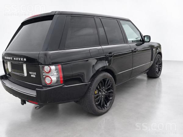 Melns Land Rover Range Rover 2010 Tukums, ar dzinēja tilpumu 3.60 L un nobraukumu 226 tūkst. km par 18800 €, foto 6 vietnē AUTOMOTO.COM.LV