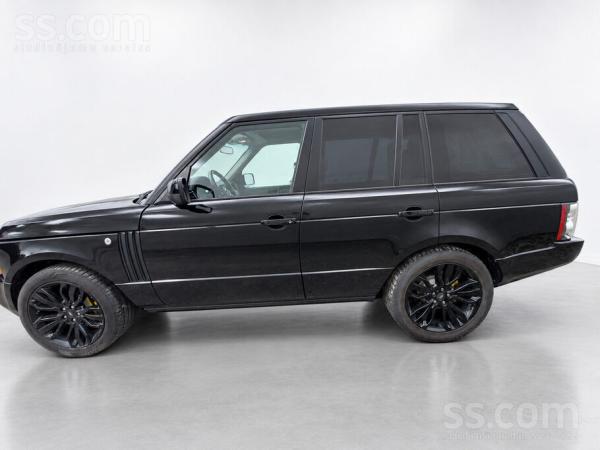Melns Land Rover Range Rover 2010 Tukums, ar dzinēja tilpumu 3.60 L un nobraukumu 226 tūkst. km par 18800 €, foto 7 vietnē AUTOMOTO.COM.LV