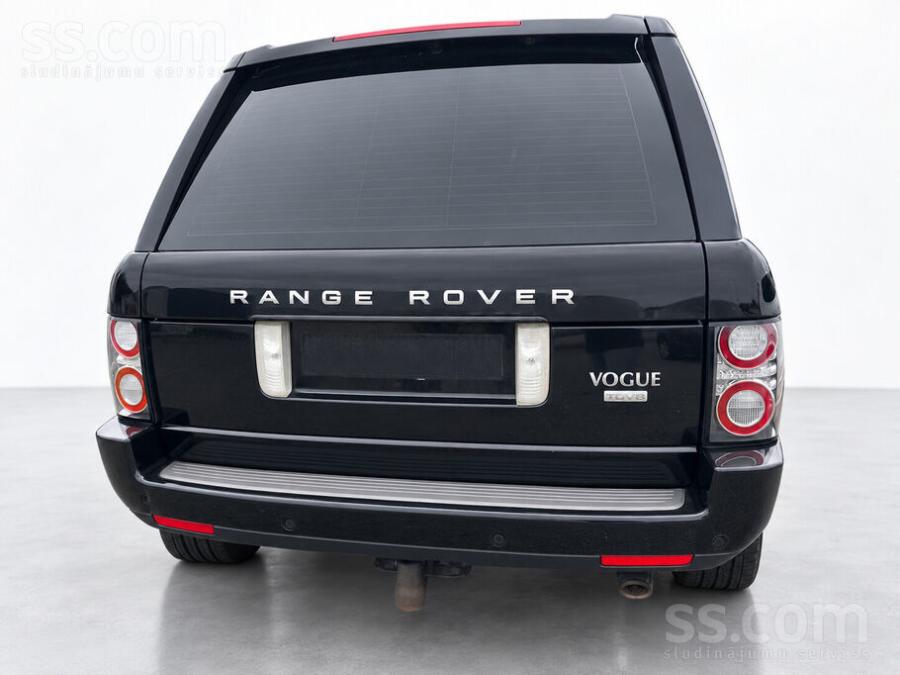 Melns Land Rover Range Rover 2010 Tukums, ar dzinēja tilpumu 3.60 L un nobraukumu 226 tūkst. km par 18800 €, foto 8 vietnē AUTOMOTO.COM.LV