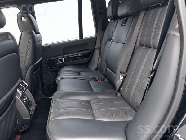 Melns Land Rover Range Rover 2010 Tukums, ar dzinēja tilpumu 3.60 L un nobraukumu 226 tūkst. km par 18800 €, foto 11 vietnē AUTOMOTO.COM.LV