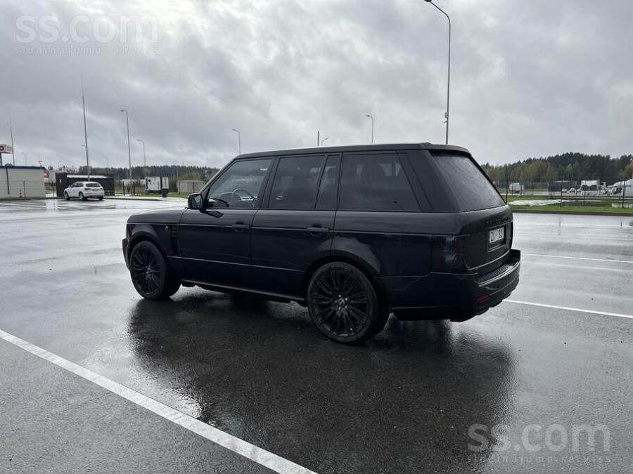 Black Land Rover Range Rover 2011 in Riga, with an engine capacity of 4.40 L and mileage of 252 thousand km for 18250 €, photo 3 on AUTOMOTO.COM.LV