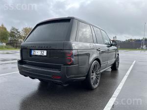 Black Land Rover Range Rover 2011 in Riga, with an engine capacity of 4.40 L and mileage of 252 thousand km for 18250 €, photo 5 on AUTOMOTO.COM.LV