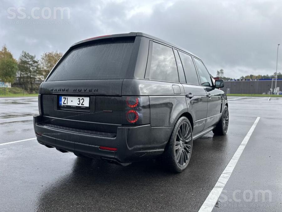 Black Land Rover Range Rover 2011 in Riga, with an engine capacity of 4.40 L and mileage of 252 thousand km for 18250 €, photo 5 on AUTOMOTO.COM.LV