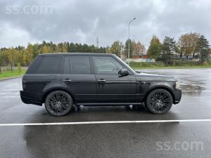 Black Land Rover Range Rover 2011 in Riga, with an engine capacity of 4.40 L and mileage of 252 thousand km for 18250 €, photo 6 on AUTOMOTO.COM.LV
