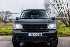 Black Land Rover Range Rover 2011 in Riga, with an engine capacity of 4.40 L and mileage of 305 thousand km for 13987 €, photo 4 on AUTOMOTO.COM.LV
