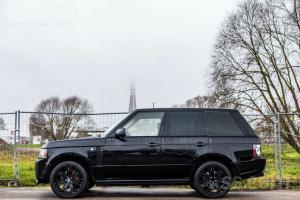 Black Land Rover Range Rover 2011 in Riga, with an engine capacity of 4.40 L and mileage of 305 thousand km for 13987 €, photo 5 on AUTOMOTO.COM.LV