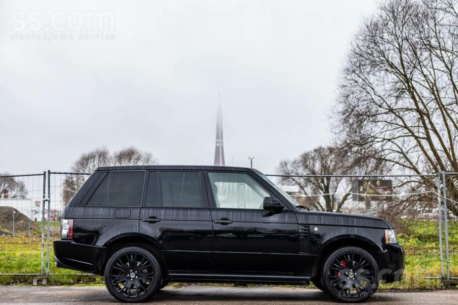 Black Land Rover Range Rover 2011 in Riga, with an engine capacity of 4.40 L and mileage of 305 thousand km for 13987 €, photo 6 on AUTOMOTO.COM.LV