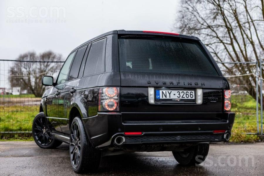 Black Land Rover Range Rover 2011 in Riga, with an engine capacity of 4.40 L and mileage of 305 thousand km for 13987 €, photo 7 on AUTOMOTO.COM.LV