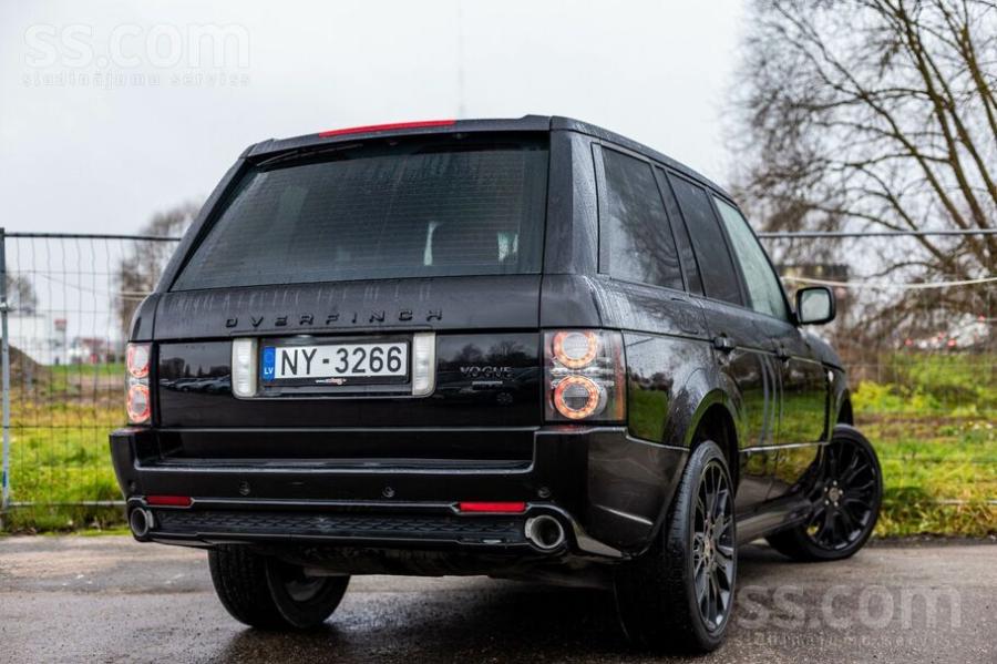 Black Land Rover Range Rover 2011 in Riga, with an engine capacity of 4.40 L and mileage of 305 thousand km for 13987 €, photo 8 on AUTOMOTO.COM.LV