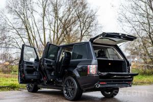 Black Land Rover Range Rover 2011 in Riga, with an engine capacity of 4.40 L and mileage of 305 thousand km for 13987 €, photo 10 on AUTOMOTO.COM.LV