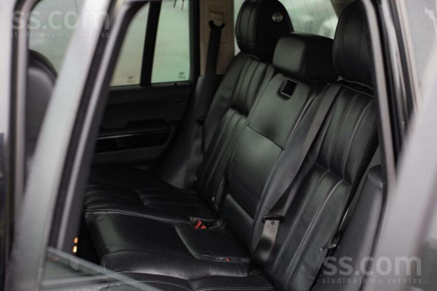 Black Land Rover Range Rover 2011 in Riga, with an engine capacity of 4.40 L and mileage of 305 thousand km for 13987 €, photo 11 on AUTOMOTO.COM.LV