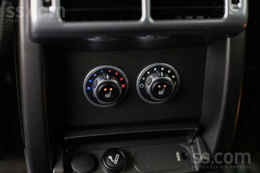 Black Land Rover Range Rover 2011 in Riga, with an engine capacity of 4.40 L and mileage of 305 thousand km for 13987 €, photo 12 on AUTOMOTO.COM.LV