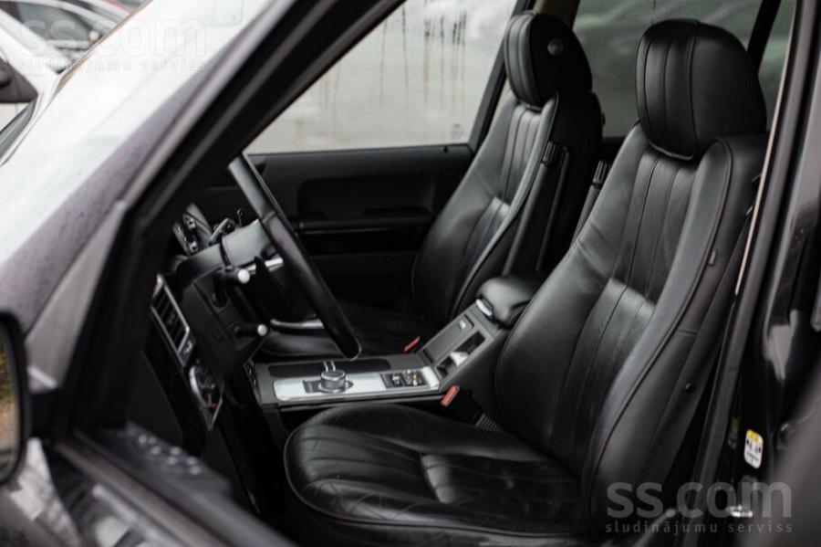 Black Land Rover Range Rover 2011 in Riga, with an engine capacity of 4.40 L and mileage of 305 thousand km for 13987 €, photo 13 on AUTOMOTO.COM.LV