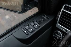 Black Land Rover Range Rover 2011 in Riga, with an engine capacity of 4.40 L and mileage of 305 thousand km for 13987 €, photo 17 on AUTOMOTO.COM.LV