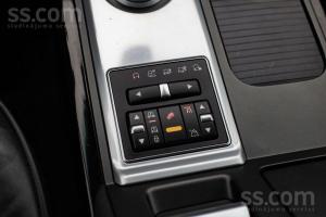 Black Land Rover Range Rover 2011 in Riga, with an engine capacity of 4.40 L and mileage of 305 thousand km for 13987 €, photo 28 on AUTOMOTO.COM.LV